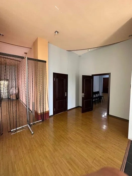 Продается здание Ор-р: Учтепинский хокимият 1650 м2