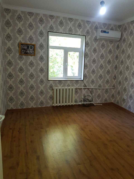 Продаётся квартира 1/4/4 на массиве Ахмат Югнакий, Мирзо-Улугбекский р