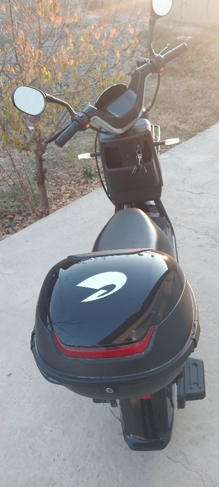 Moto sukuter eliktoroni