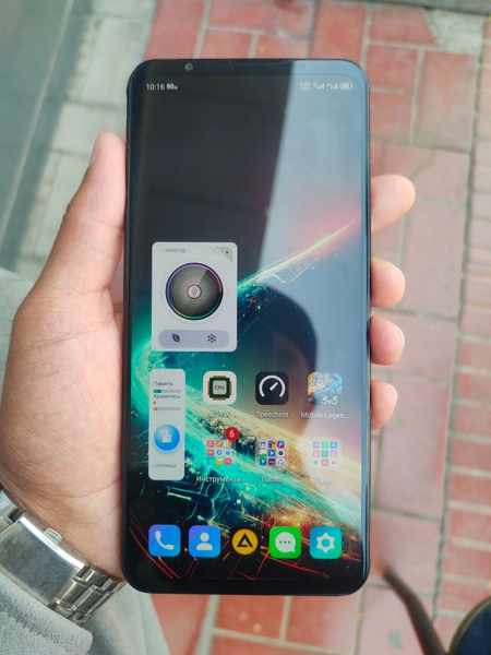 Igrovoy telefon sotiladi. Продается игровой телефон.