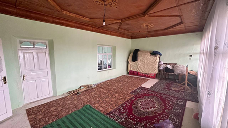 Uy sotiladi yer narhida