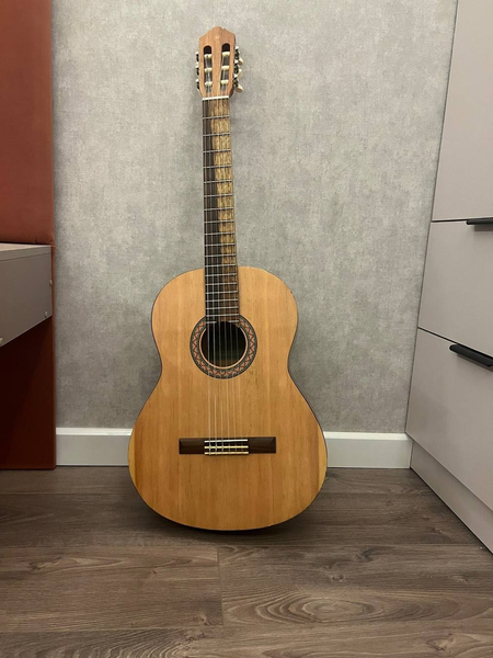 Продам гитару Yamaha C40M