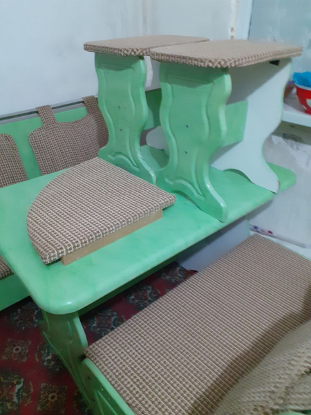 Кухонный уголок со столом