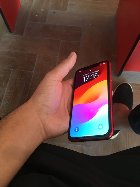 iPhone xr 128gb tinniq holatda