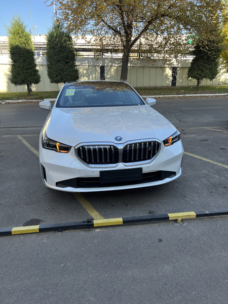 BMW i5 нотариус