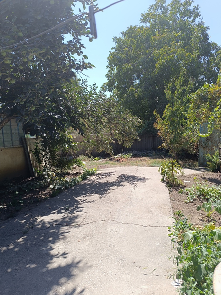 Uy sotiladi 12 sotik Manzil Chirchik shaxarda narxi  120000 $