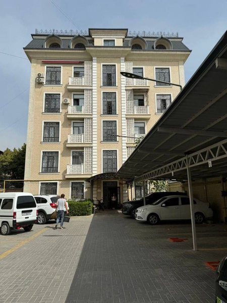 White House Sotuvda 3 xonalik uy remont Yakkasaroy tumani