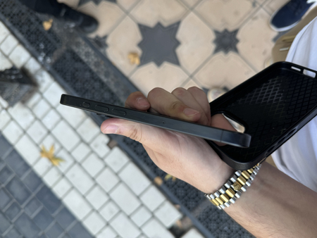 Iphone 15 pro qora rang