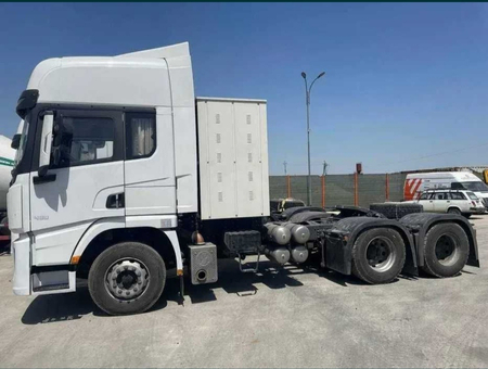 Shacman X5000 6x4 (2 mostlik) ressorlik tyagach