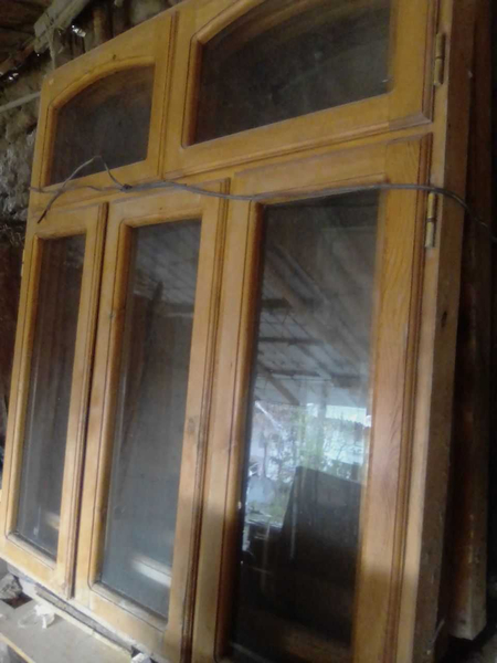 Eshik rom sotiladi