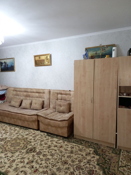 Срочно продаётся 1 ком квартира в 1мкр