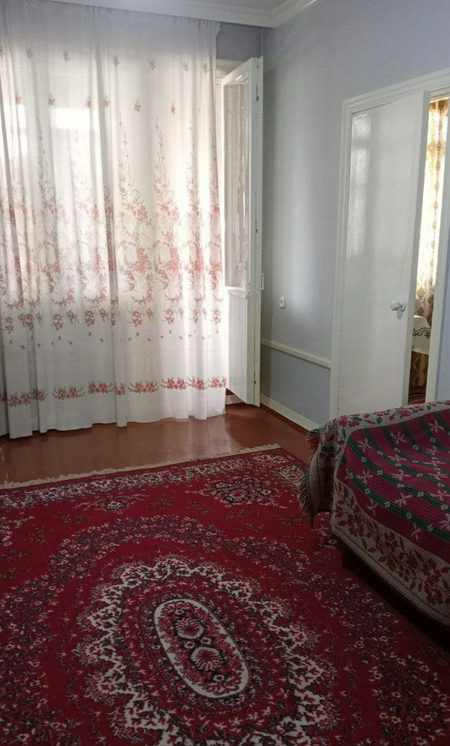 Продаётся квартира Чиланзар 11 2/2/4. Зеркалка. Регина