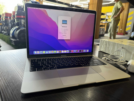 Macbook Air 2019.  i5/8gb/256gb