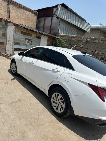 Hyundai Elantra sotiladi