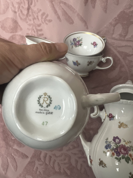 Сервиз на 6 персон .