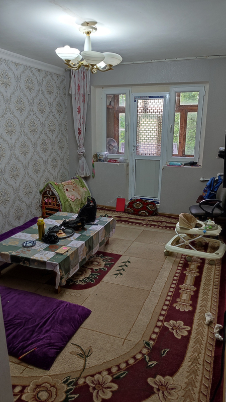 Chirchiq shaxri 8 mikrorayon 1 xona uy sotiladi maktab bogcha parq bor