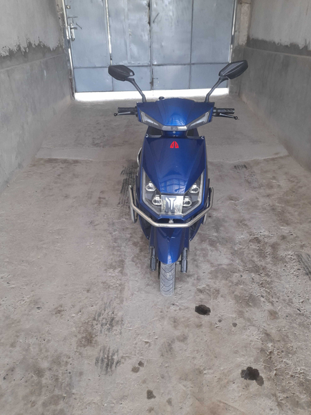 Sròchni sotiladi elektròni skuter