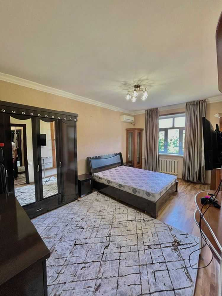 Продам свою квартиру Чилонзар 4 1/4/4, балкон 1,5*3, Кирпич