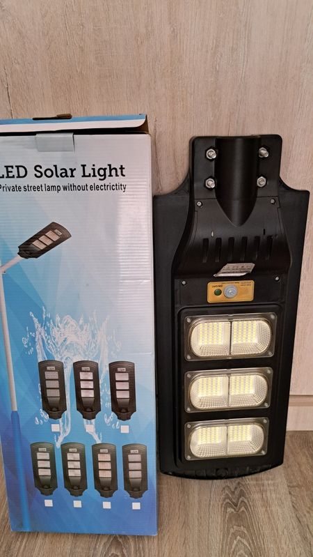 Уличный  LED светильник на солнечных  батареях 150W