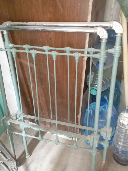 Продаёся железная кровать