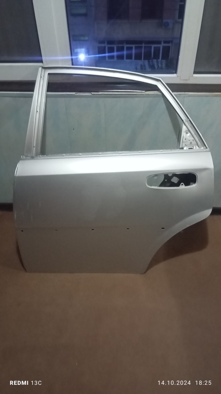 Radnoy eshik shopir taraf orqasi 200$ bagajam radnoy 200$ ikkalasiyam