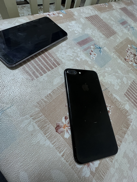iPhone 7 plus jet black 256gb abmen bor