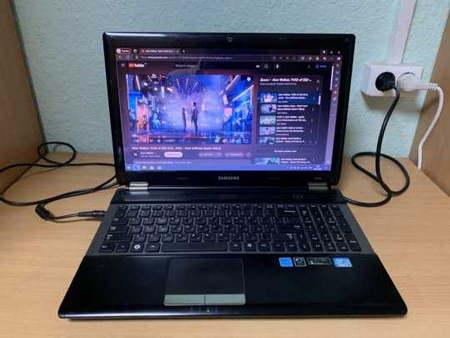 Игровой ноутбук Samsung NP-RC530