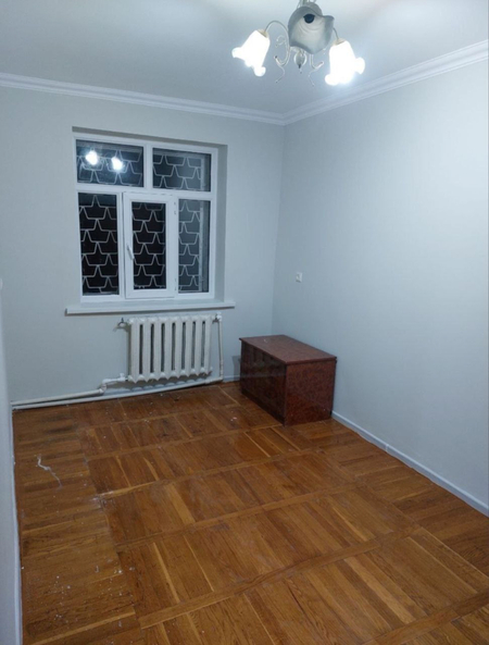ТТЗ   Бойжигит  4 - ком. 1 - этаж Балкон: 2х6 Площадь: 80м²