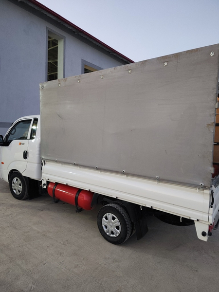 Kia bongo yili 2024 balonlari yahshi holatda prabeg 25000
