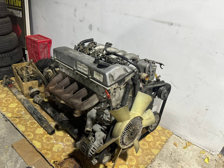 602 mator sotiladi mercedes benz gelik mator karobkasi ham bor