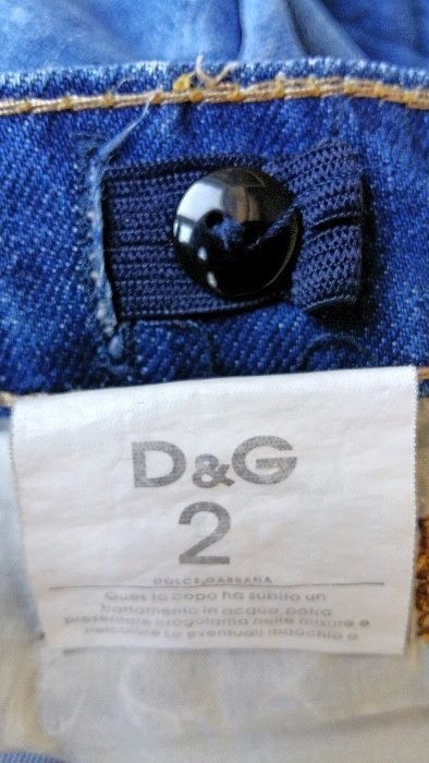 Джинсы фирмы Dolce & Gabbana б/у в отличном состоянии на 3 года
