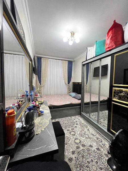 МЕГАПЛАНЕТ! Срочно квартира сотилади 3-4 килинган , метрога 500 метр