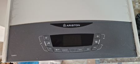 Продаётся газовый электронный котёл 24 kw Ariston