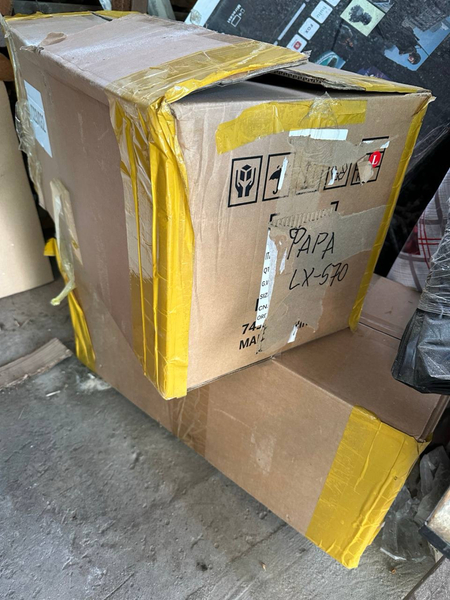 продаю новые фары на lx 570