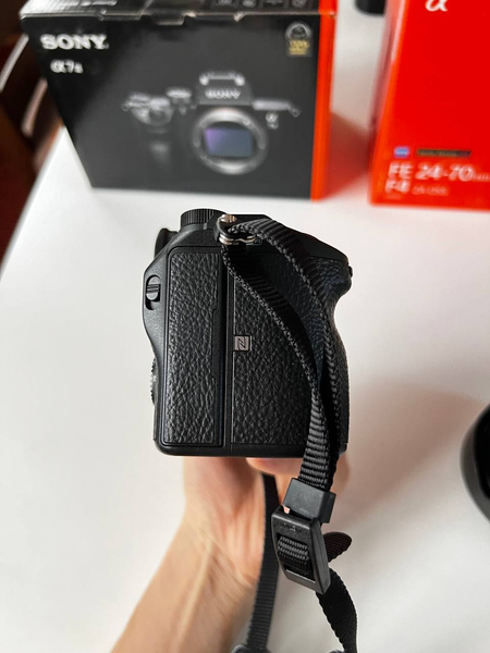 Sony alpha A7 III 24-105 f4 is obyektiv bilan
