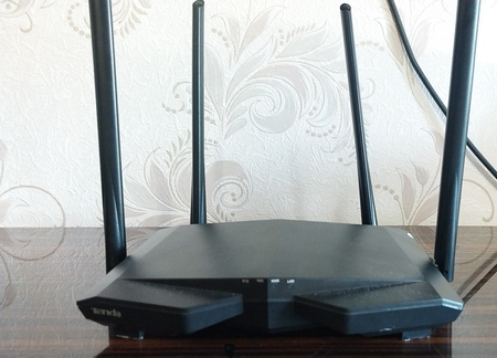 Wi-Fi router Tenda AC1200 yangi