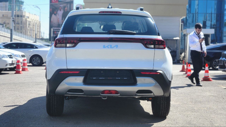 Kia Sonet В НАЛИЧИИ 2-позиция белый цвет