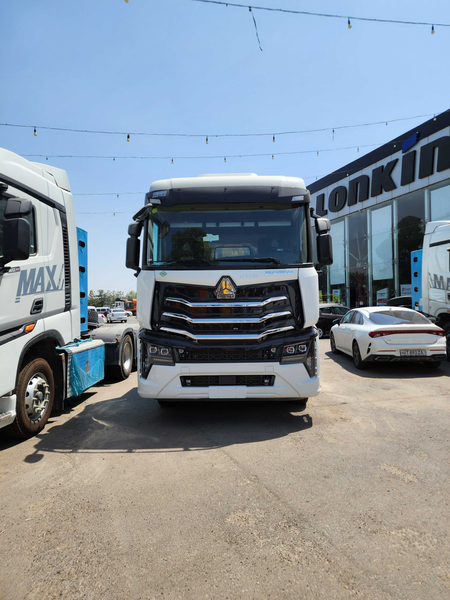 Sinotruk Howo Max 6x4 CNG Подушка в наличии!