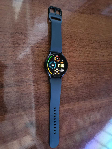 Продаю Samsung galaxy watch 6 44mm