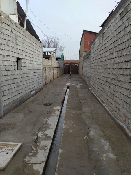 Fozilovda 6sotixli uy sotilvoti 5ta toyyor xona 4ta gishtda kotarilgan