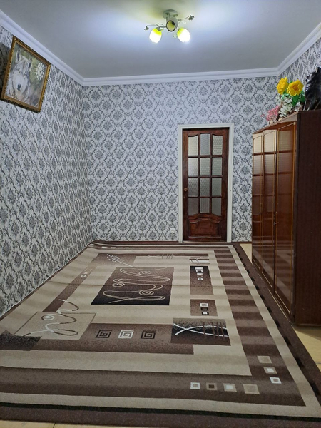 Продается Чиланзар 2 2комн. 1 этаж.