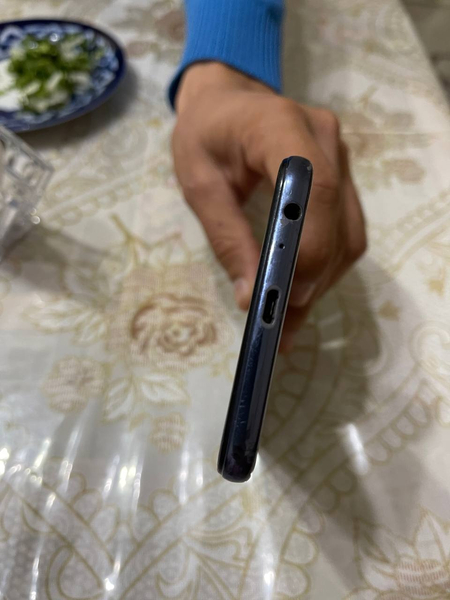 Samsung galaxy J6+ xotira32 sotiladi