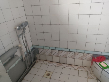 Uchaska sotiladi 4 sotx 4 hona +oshona ili jonim tualet