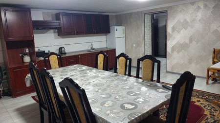 Продаётся (сотилвотди) 3 этажная зимняя дача на Чарваке