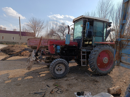 Traktor sotiladi pirsepi bilan