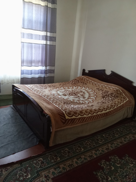 Uy sotiladi. Eshonguzar, Qahramon QFY da 4 sotix 5 xona 150000