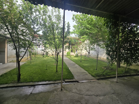 Nazarbek ramadanda 8 sotiglik uchaska sotiladi.