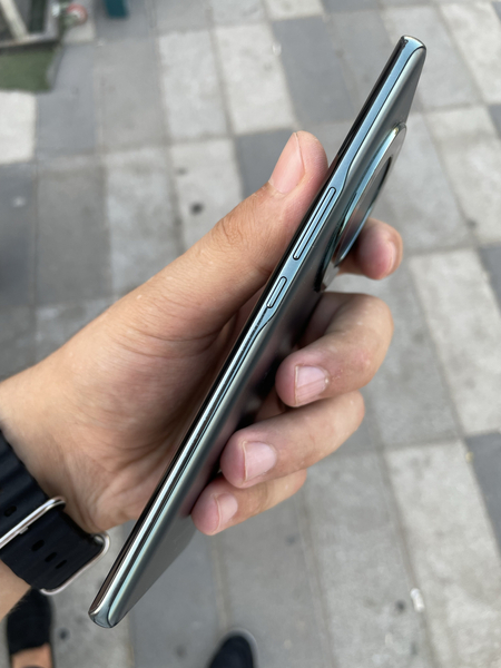 8/128talik Honor X9A telefoni sotiladi