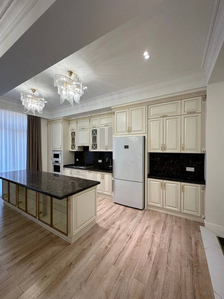 Сдается огромная 2х комнатная квартира в Жк Tiara Residence!