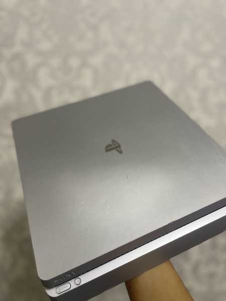 Ps 4 slim oyini yoq